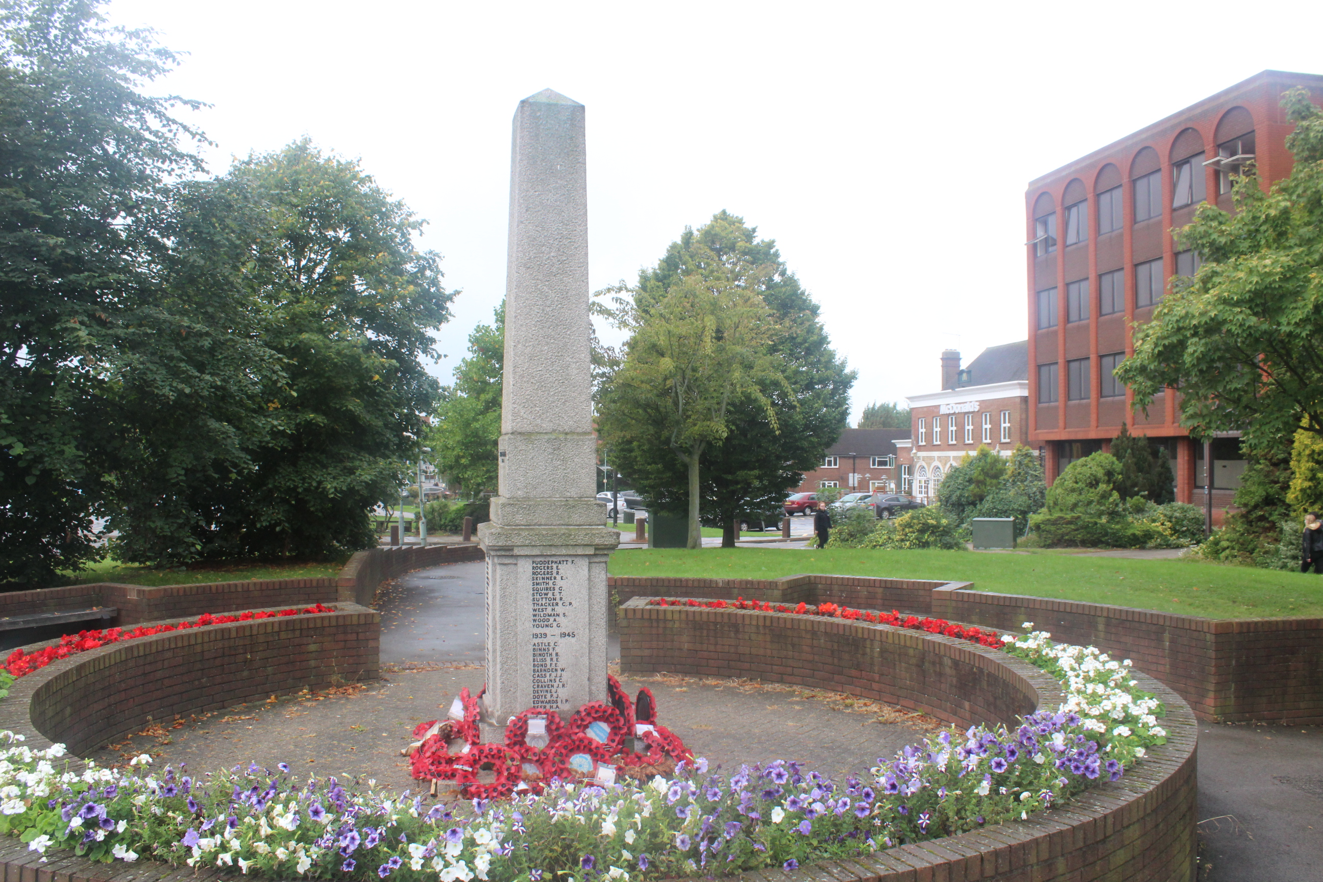 Borehamwood Obelisk - War Memorials Online